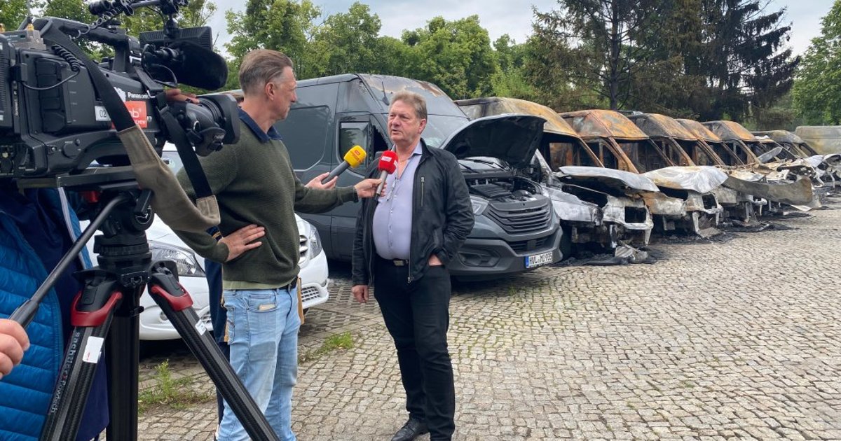 Mehrere Fahrzeuge bei Brand in Schönwalde-Dorf zerstört – Polizei ...